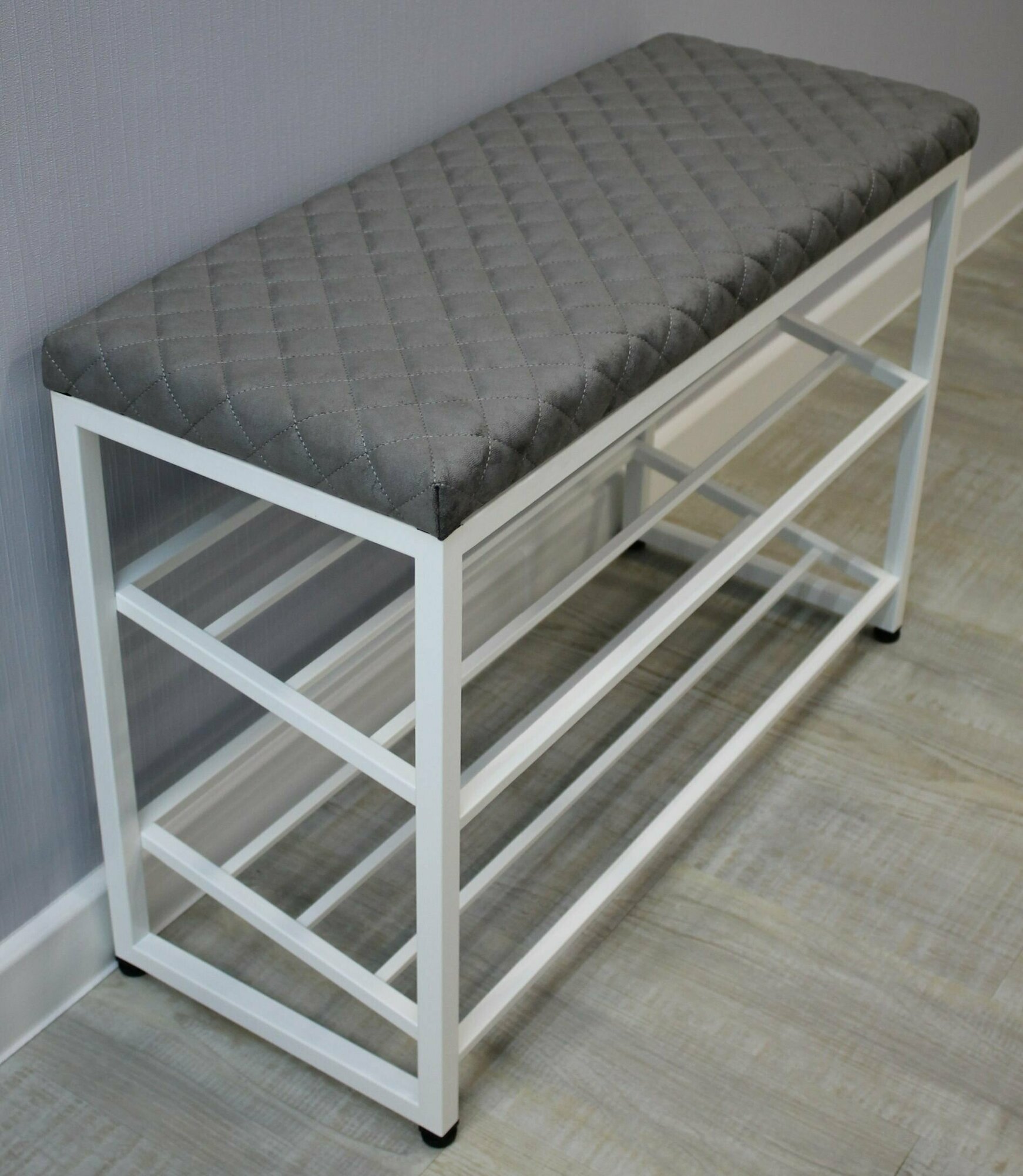 Обувница с мягким сиденьем "Эмили" / 75х30х52см / белый каркас - серо-коричневый велюр (стежка ромб)