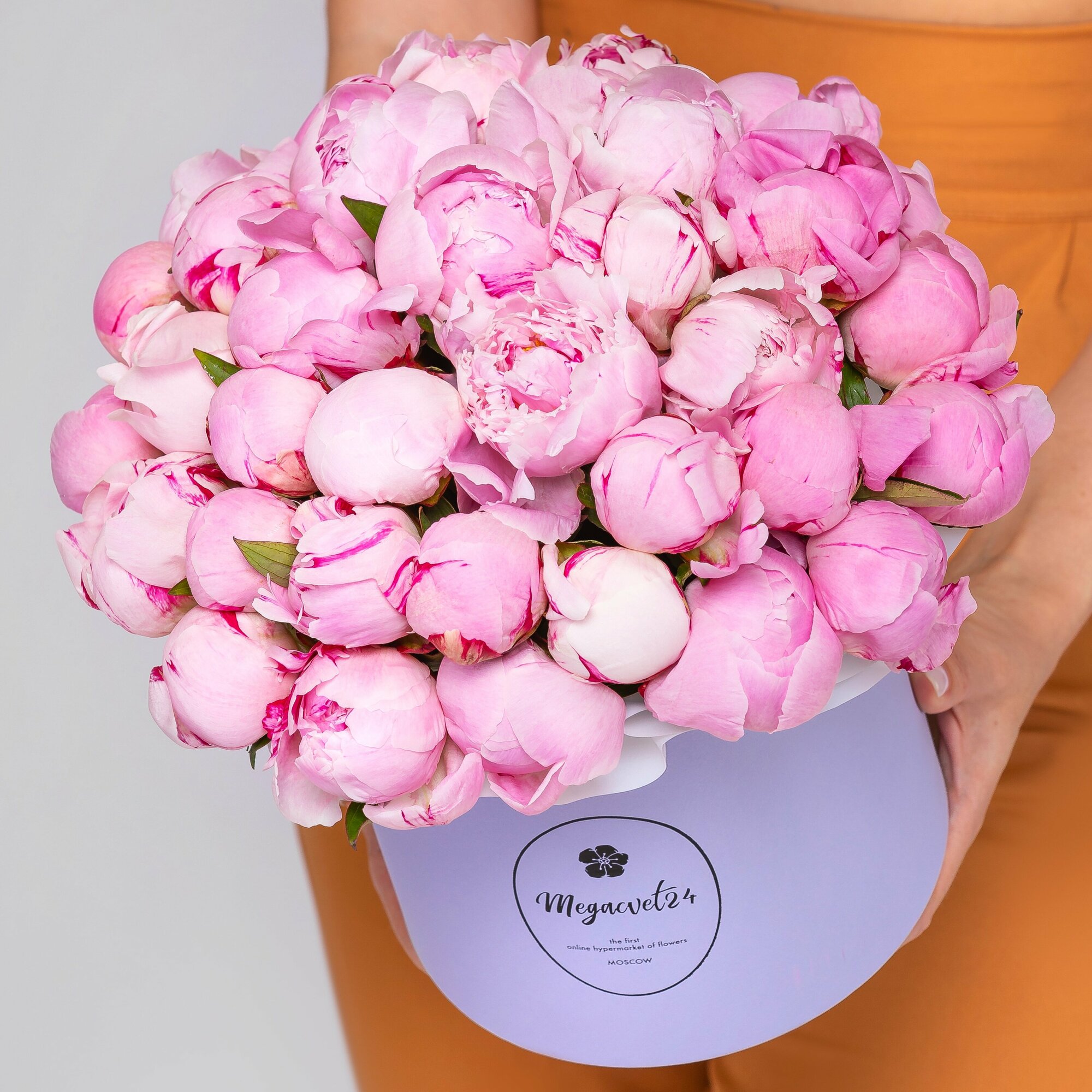 Букет Мегацвет24 "Сара Бернар", пионы, розовый, 35 шт, в коробке
