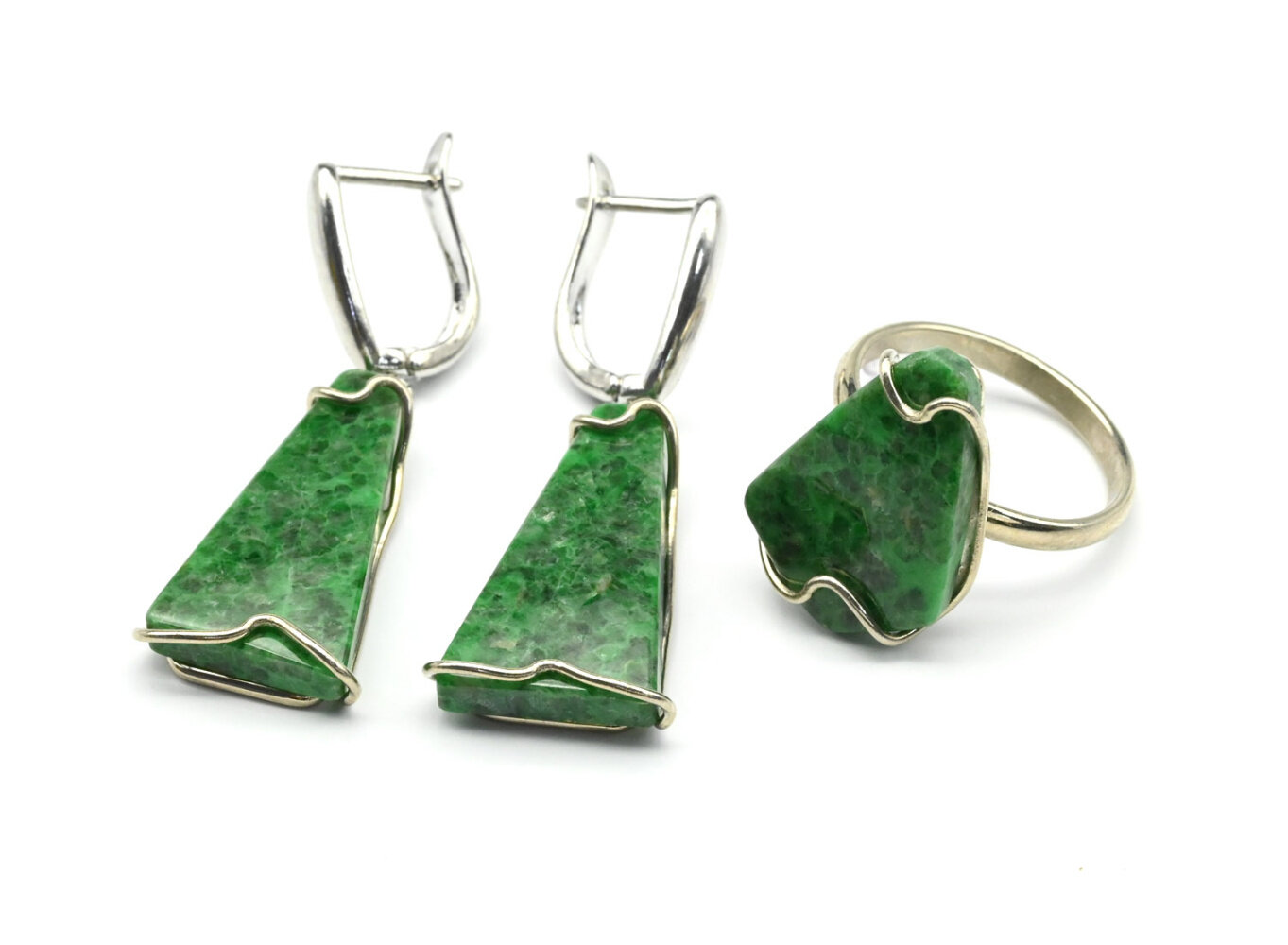 Комплект бижутерии, жадеит