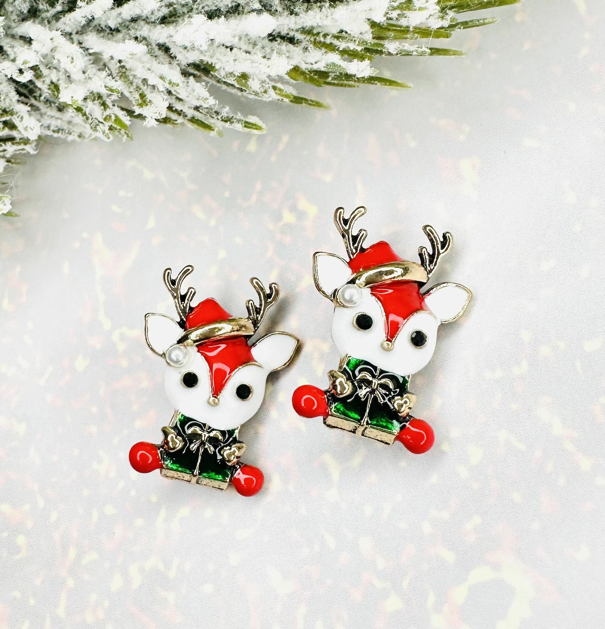 Комплект брошей