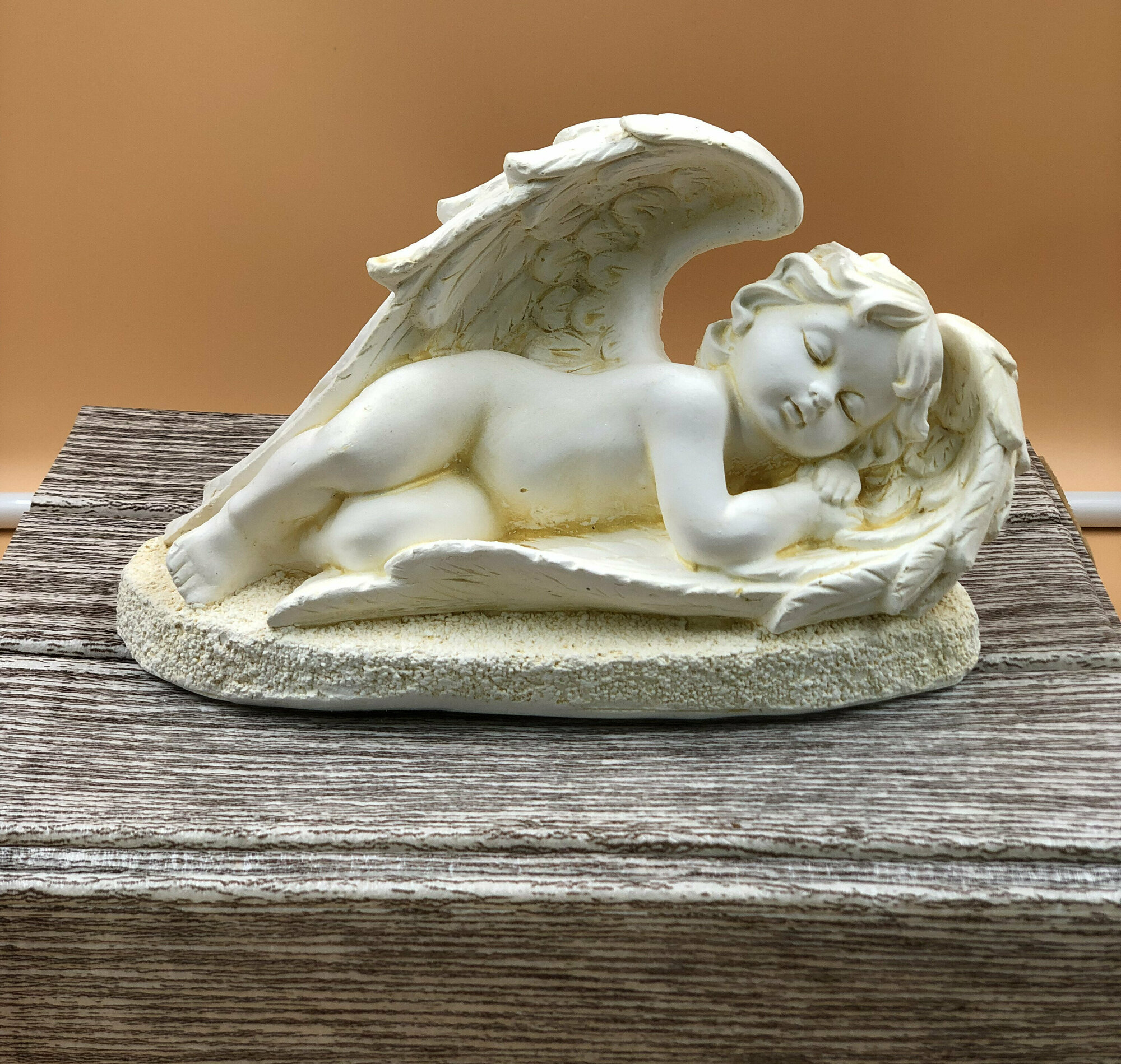 Статуэтка: "Спящий ангел на право" ручной работы, золото, 19*7*12 & Статуэтки для интерьера, ARTVACH