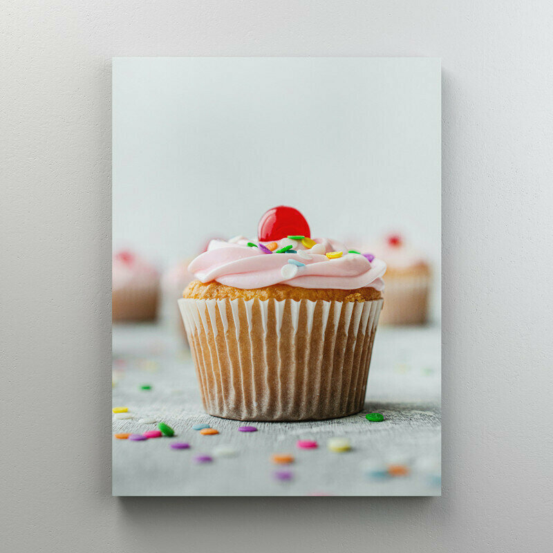 Интерьерная картина на холсте "Вишневый маффин" для кухни, кафе и ресторанов, размер 45x60 см