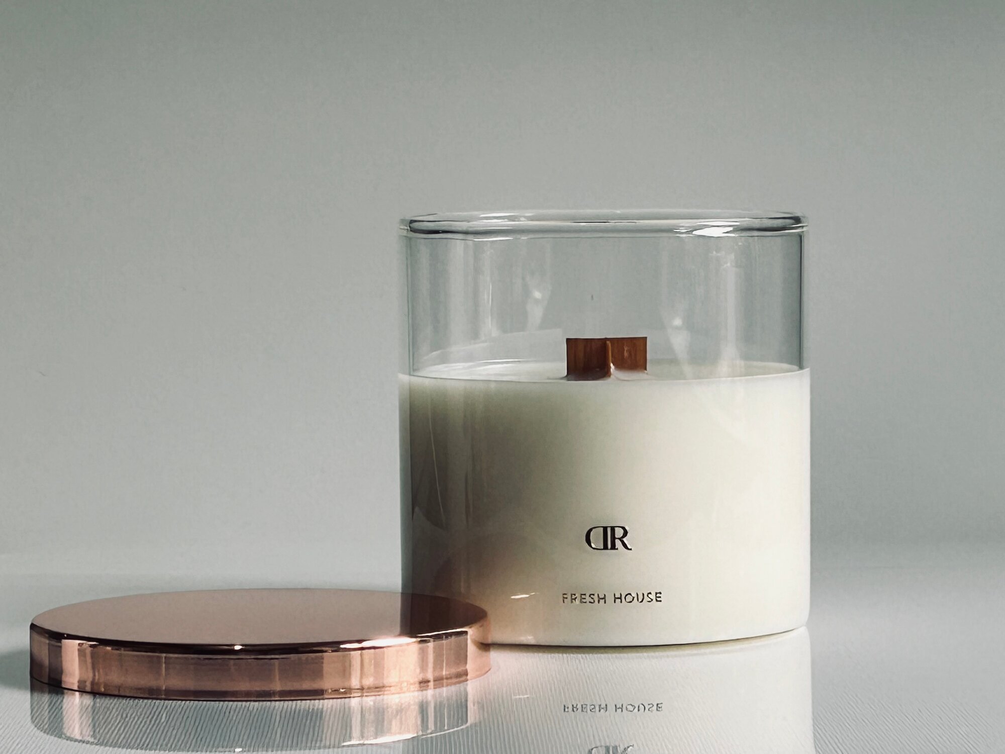 Свеча ароматическая "SANTAL ROYALE - королевский сандал", соевый и кокосовый воск, деревянный фитиль, 400 мл