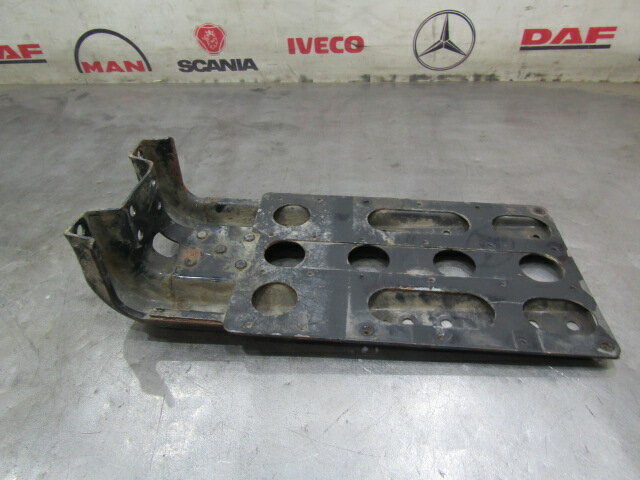 Кронштейн переднего крыла задний MAN TGX, TGA, TGS