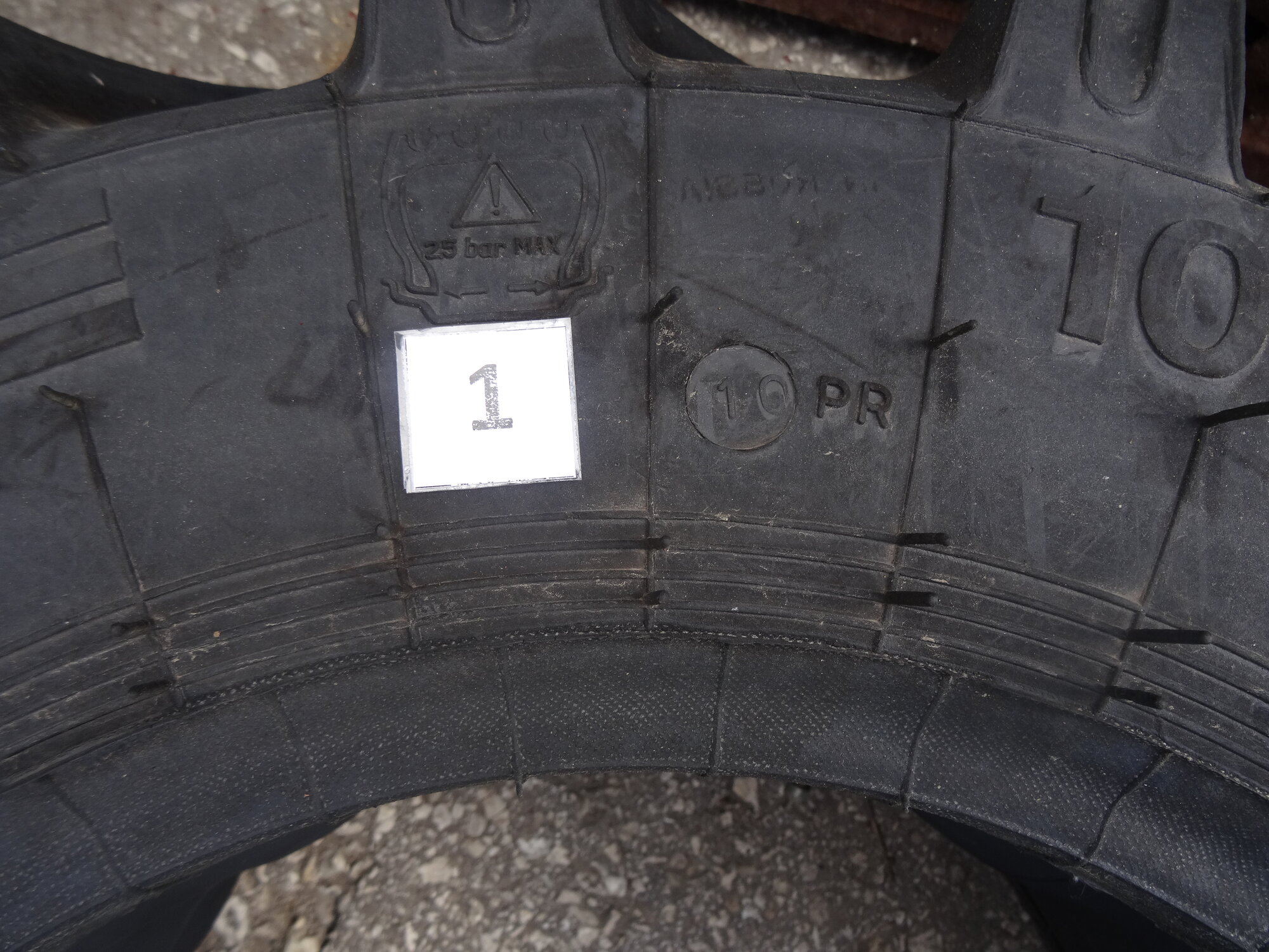 10,0/75-15,3 ВЛ-30 ВШЗ(10-ти сл.)123А6 - Шина для ведущих колес тракторов и мотоблоков