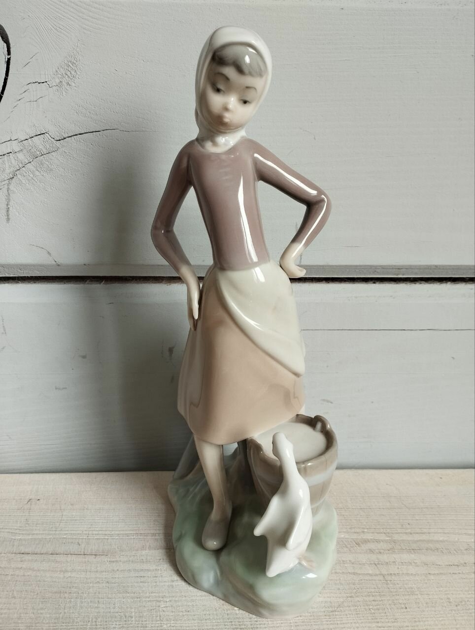 Lladro статуэтка "Девушка с гусем" Фарфор. Испания