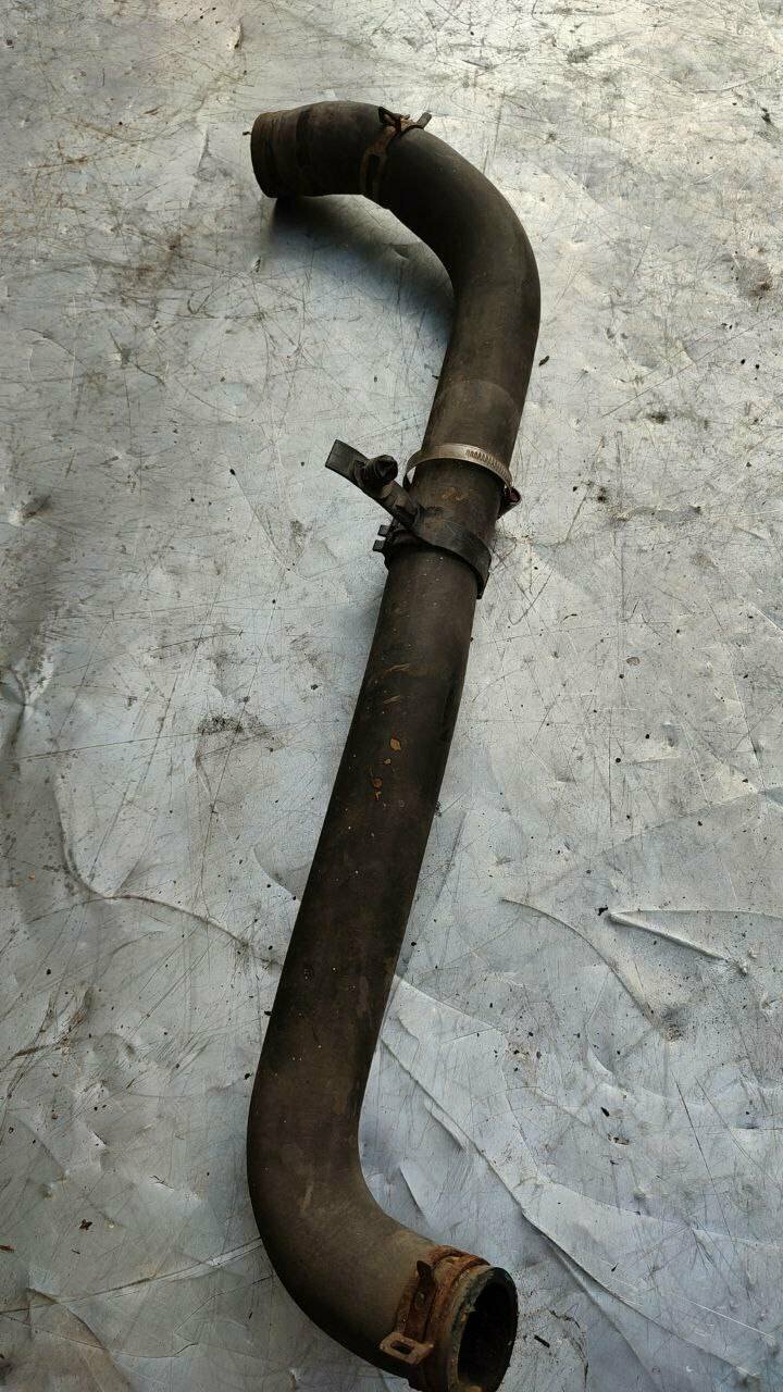 Патрубок охлаждения Dodge Caravan 4 (2000 - 2007)