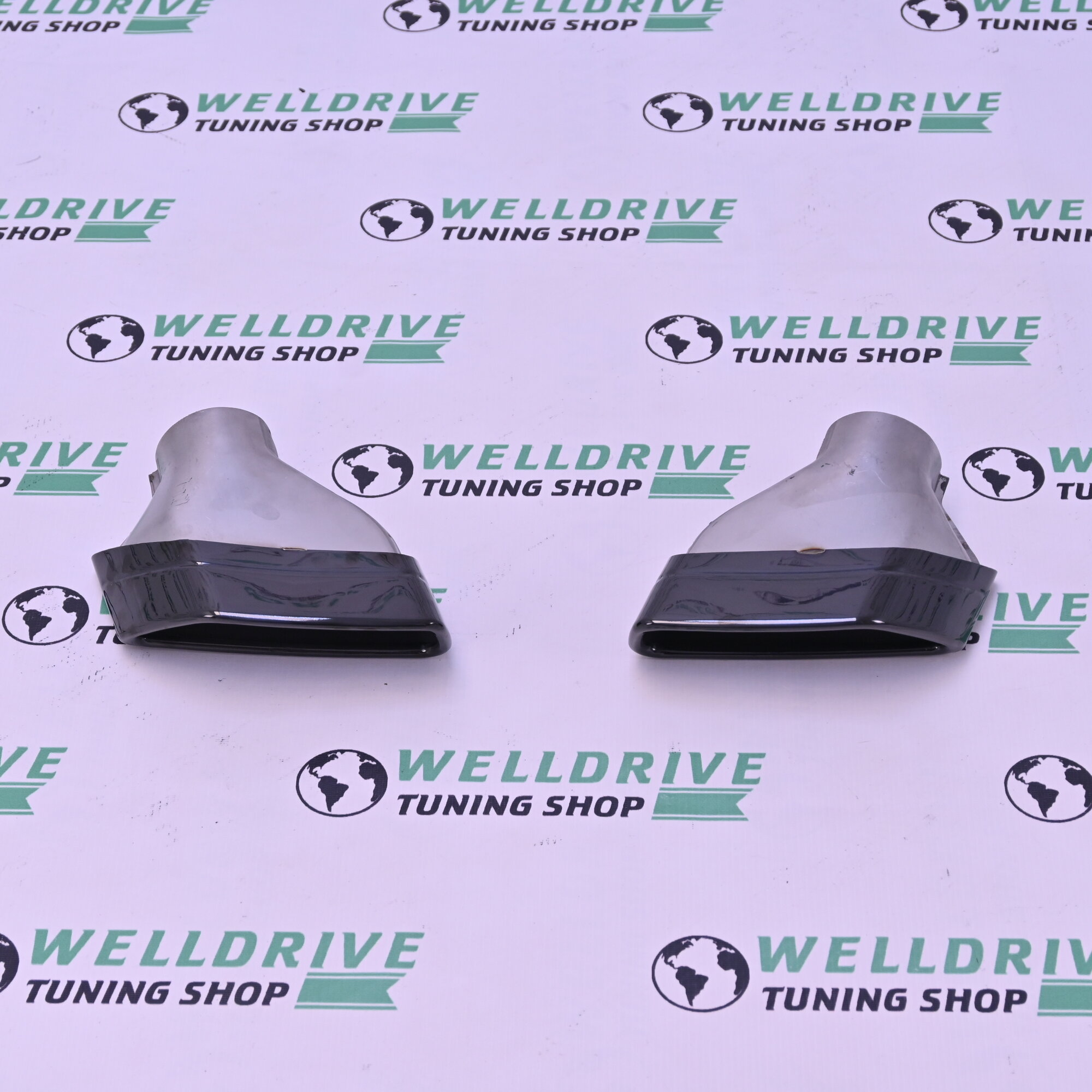 Насадки на выхлоп BMW 5-series G30 G31 дорестайлинг 16-20 стиль 530 M-Tech черные