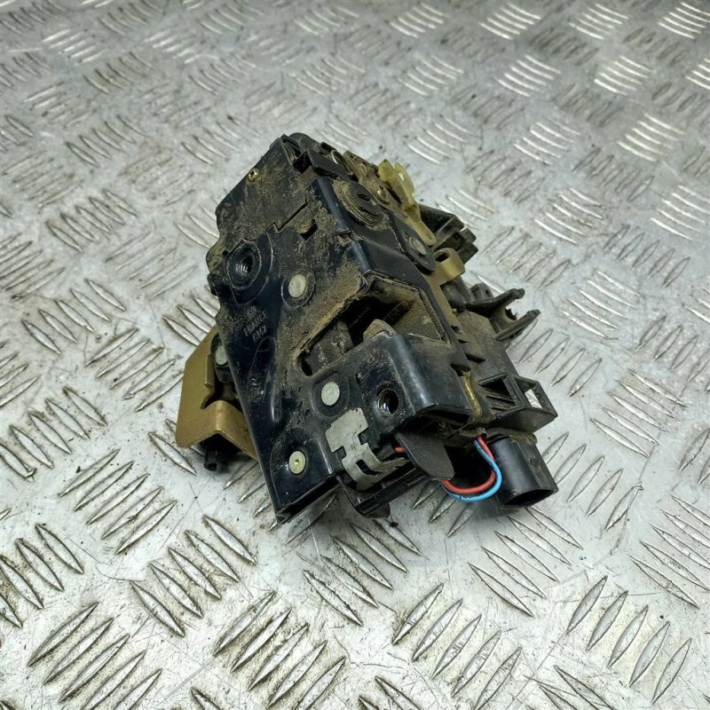 Б/У Замок двери задней левой Audi A6 C5 / Ауди A6 C5 2.7 AZA 230Л.С. 2001