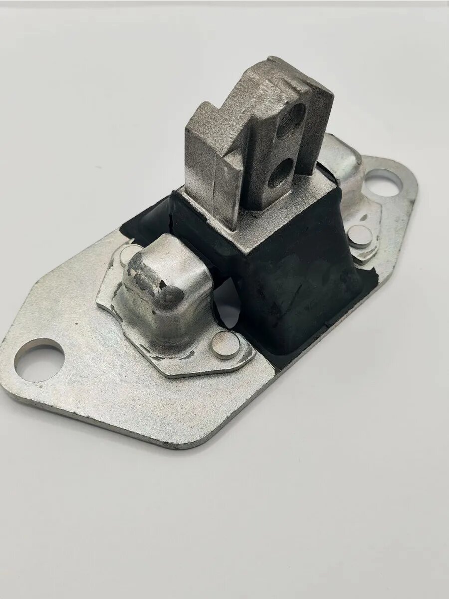 Опора двигателя, правая