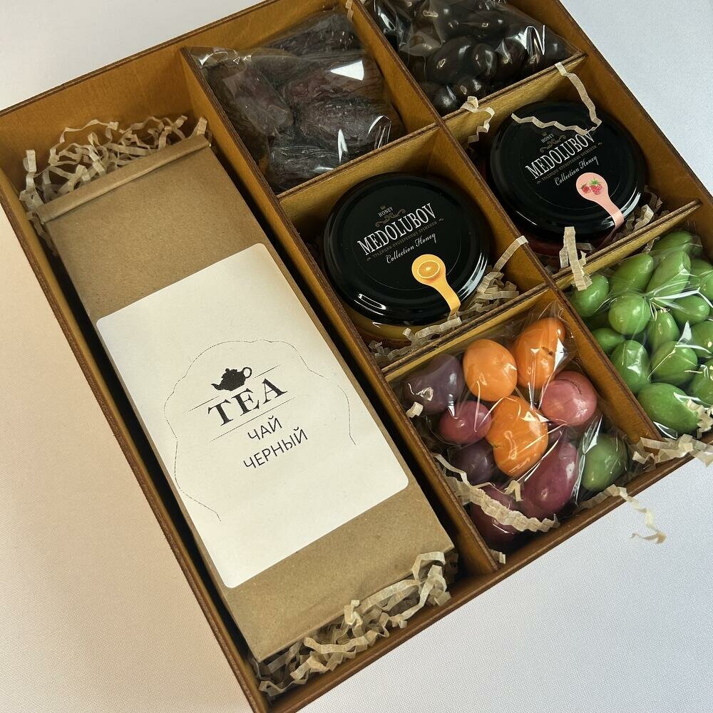 Подарочный набор «Вкусное чаепитие», чай, мед, финики, орехи, шоколад