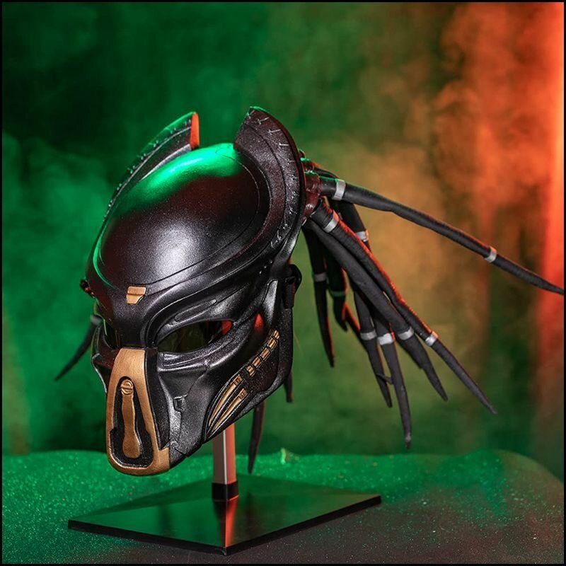 Шлем Хищник