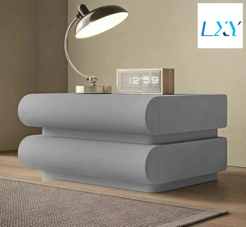 Эксклюзивный прикроватный столик из кожи в стиле минимализм выполнен в современном кремовом дизайне