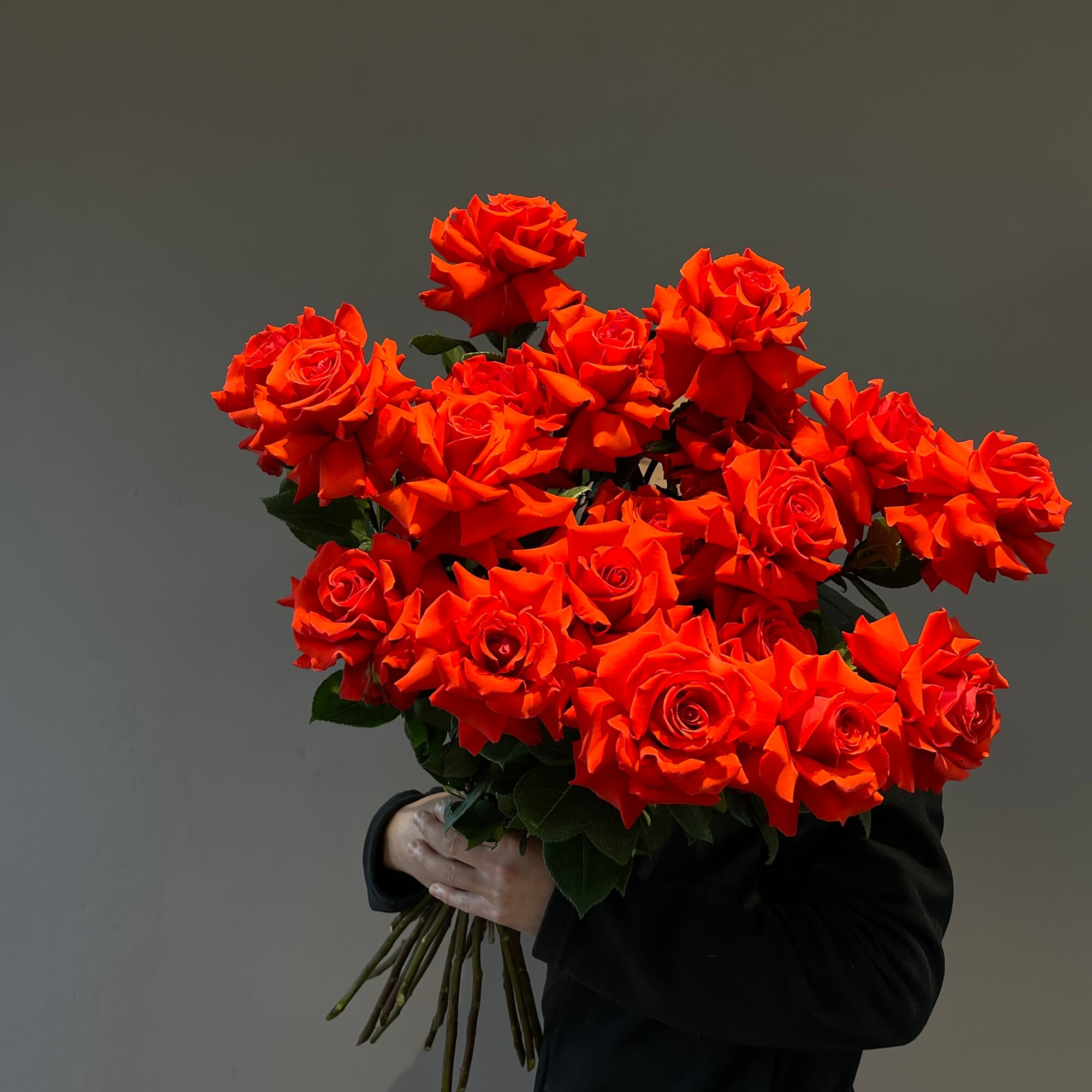 Букет алые французские розы