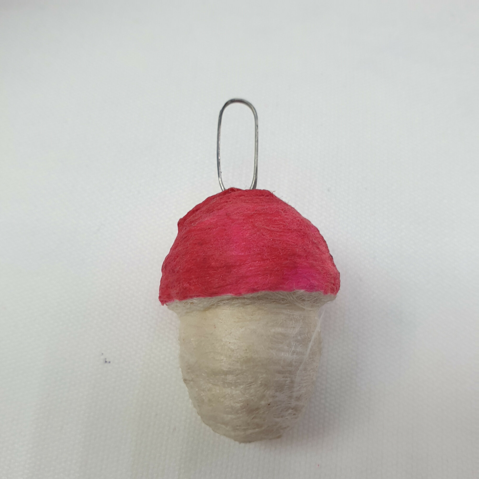 Винтажная елочная игрушка Грибок 2х3 см, вата СССР.