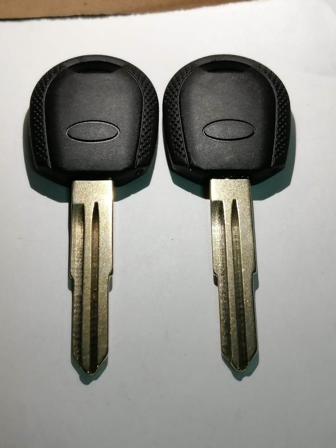 Корпус KIA S02 3кн прорезь по центру с местом под чип,