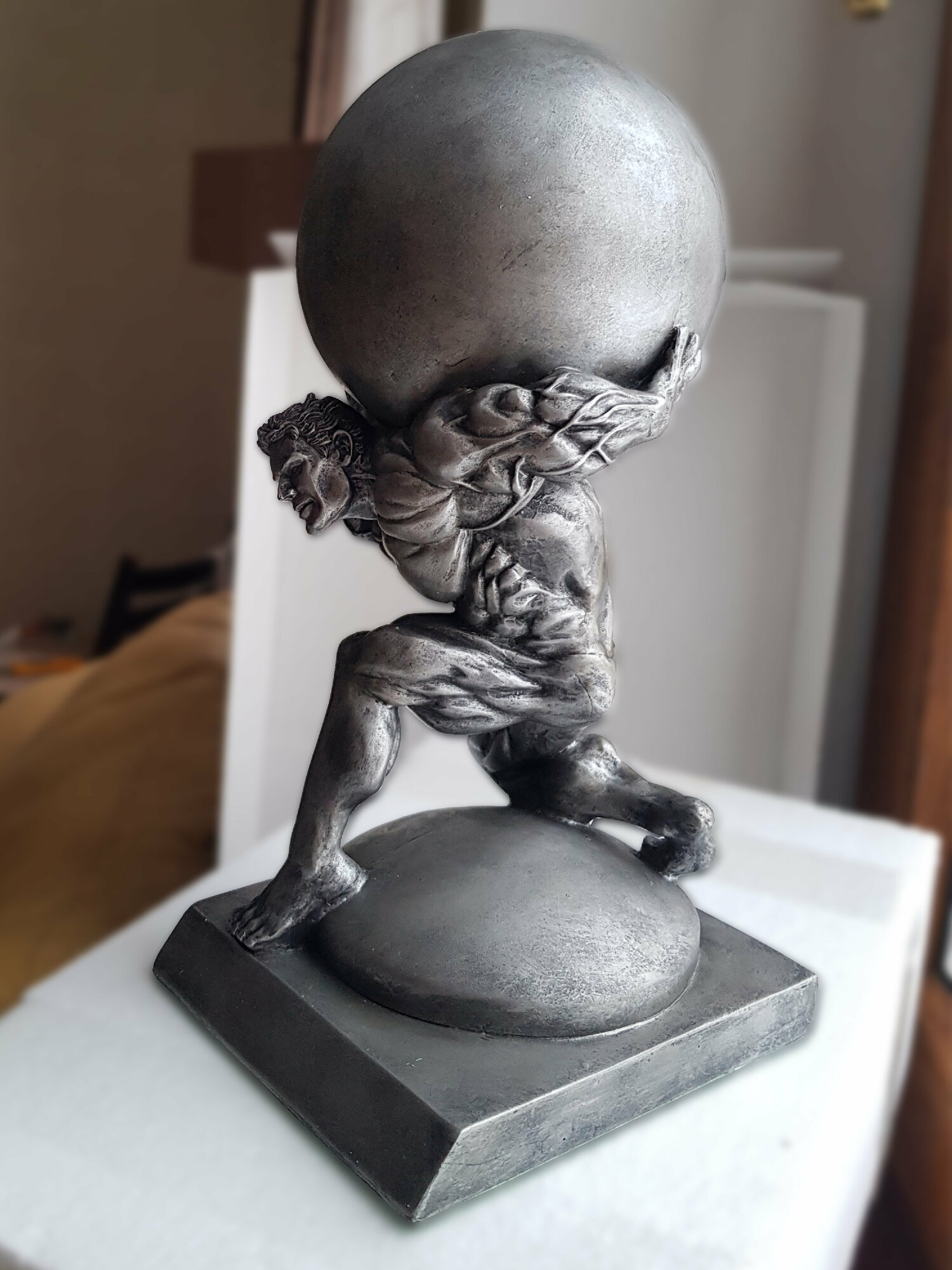 Фигурка X-Treme Figurines Atlas Pucter, коллекционная, серебристая, 18x15x27 см