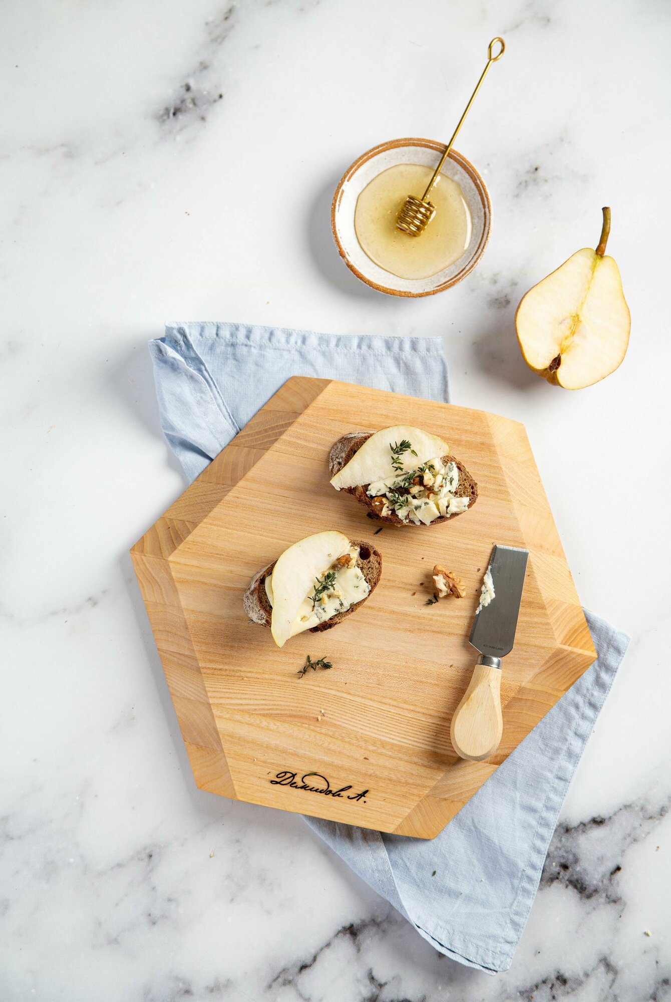 Разделочная доска "соты" БУК 30*26*3 (см)