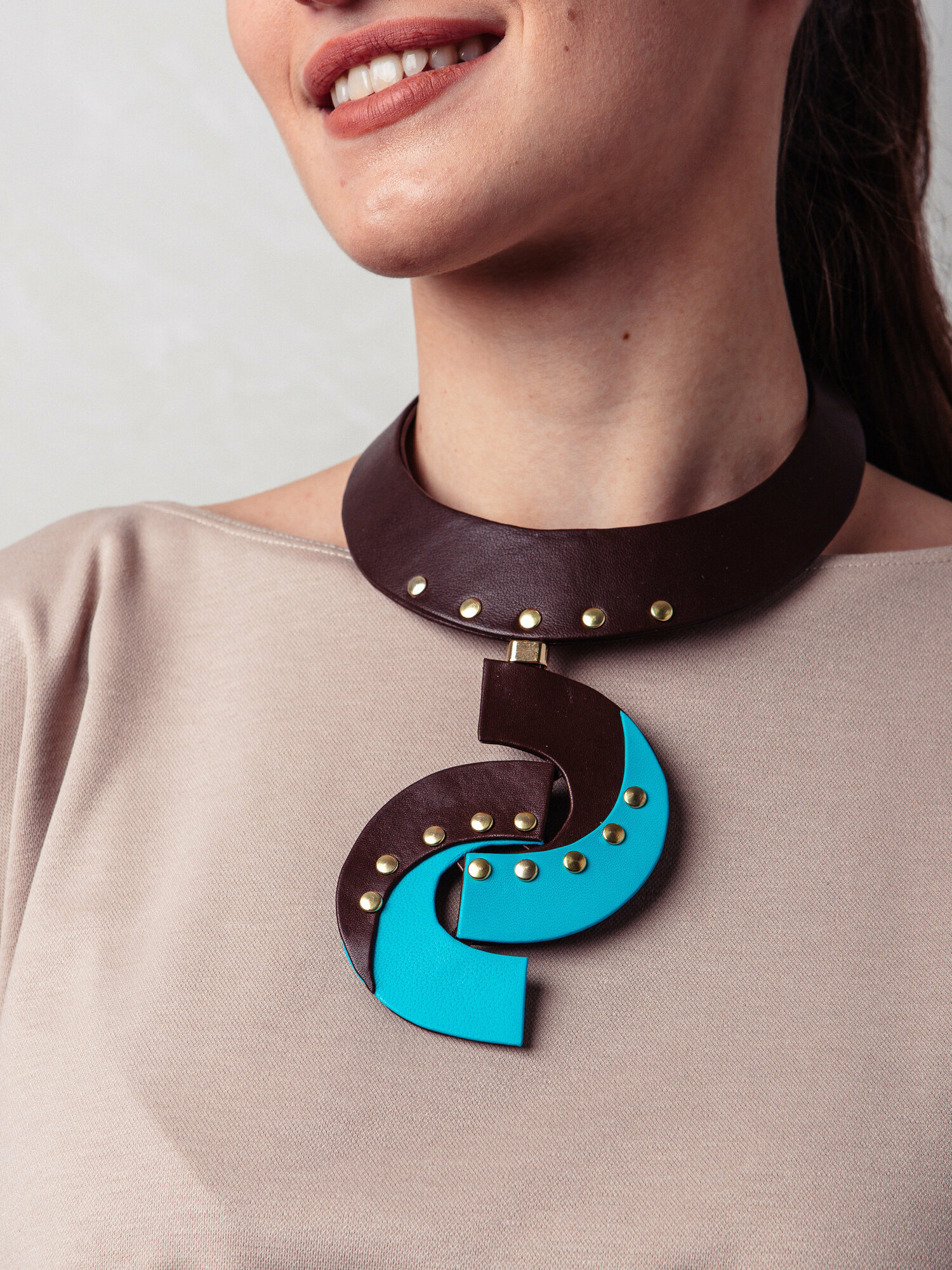 Колье, кожа