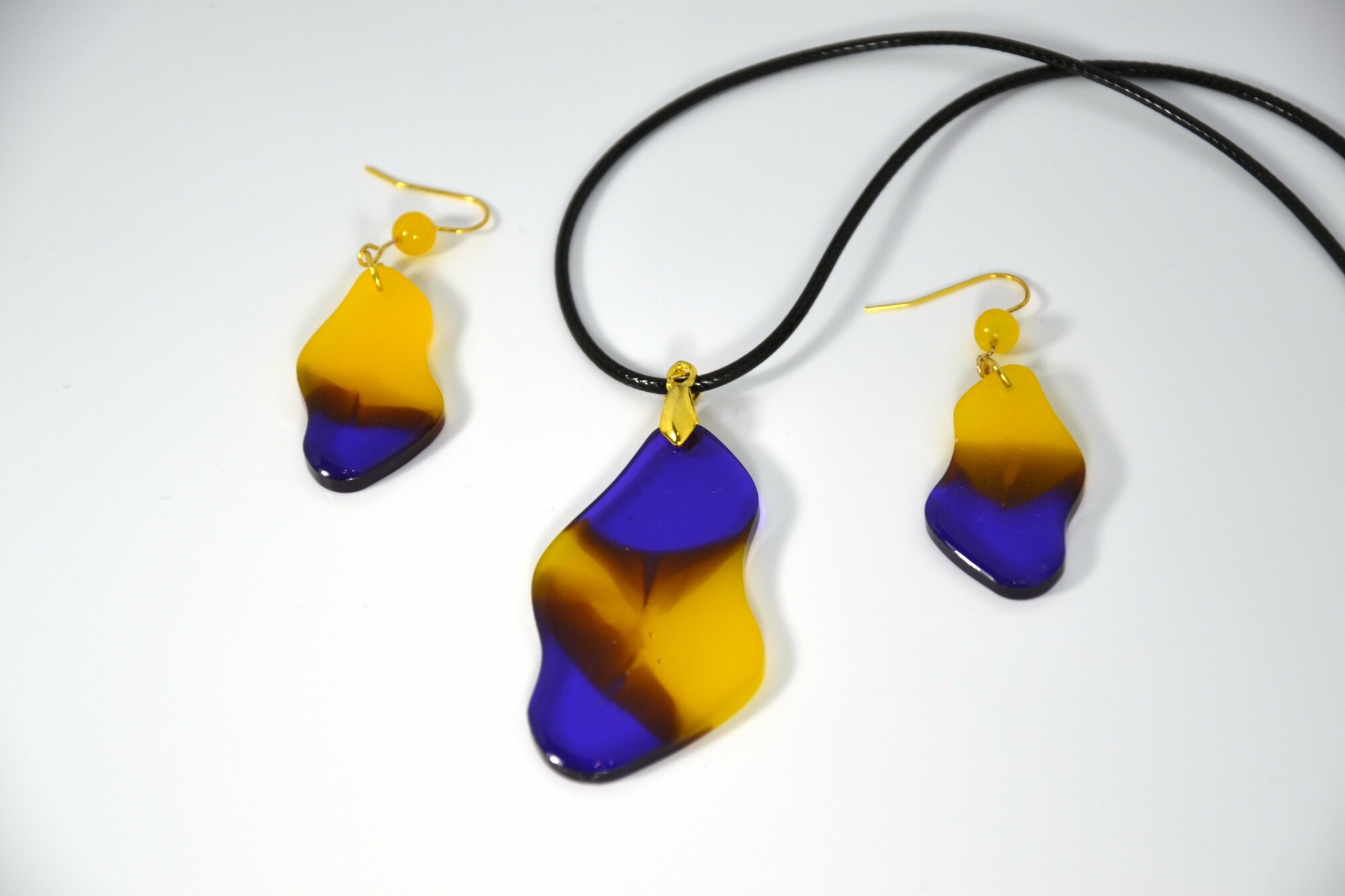 Комплект бижутерии: серьги, подвеска