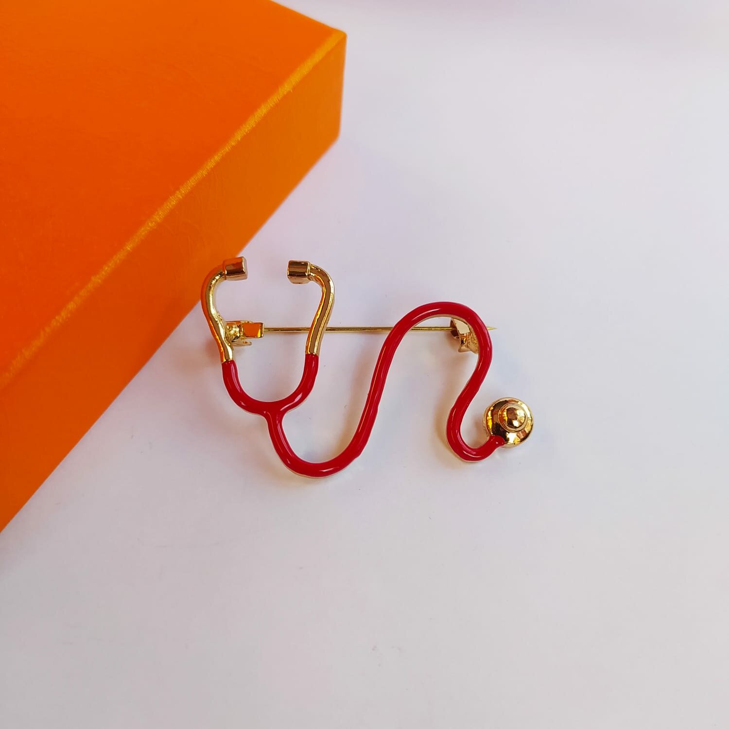 Брошь, эмаль