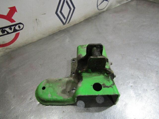 Кронштейн замка кабины ответная часть слева Volvo FM, FH
