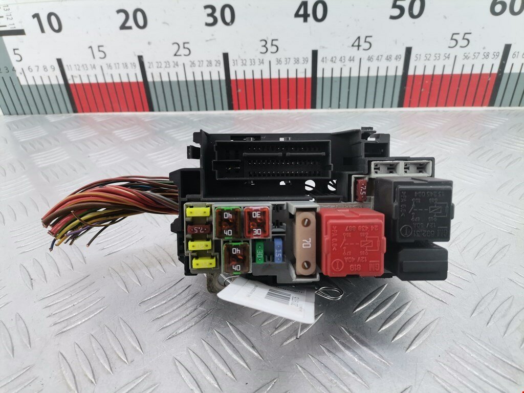 Блок предохранителей Opel Corsa D 13185557 арт. 2019775