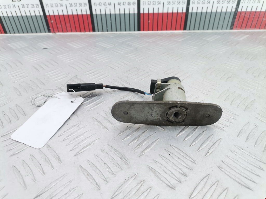 Личинка дверного замка Ford Focus 1 1086827 арт. 1969013