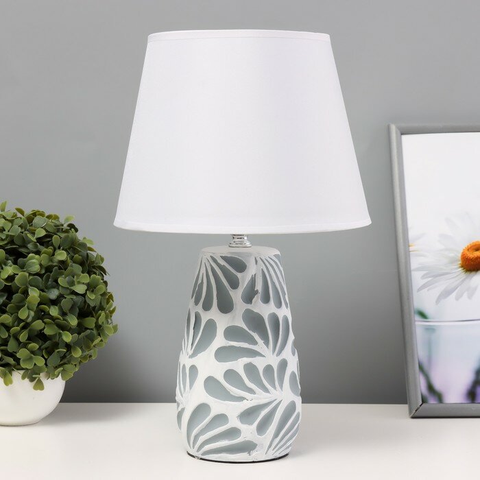 Настольная лампа "Аиша" Е14 40Вт бело-серый 22х22х36 см, 10193744