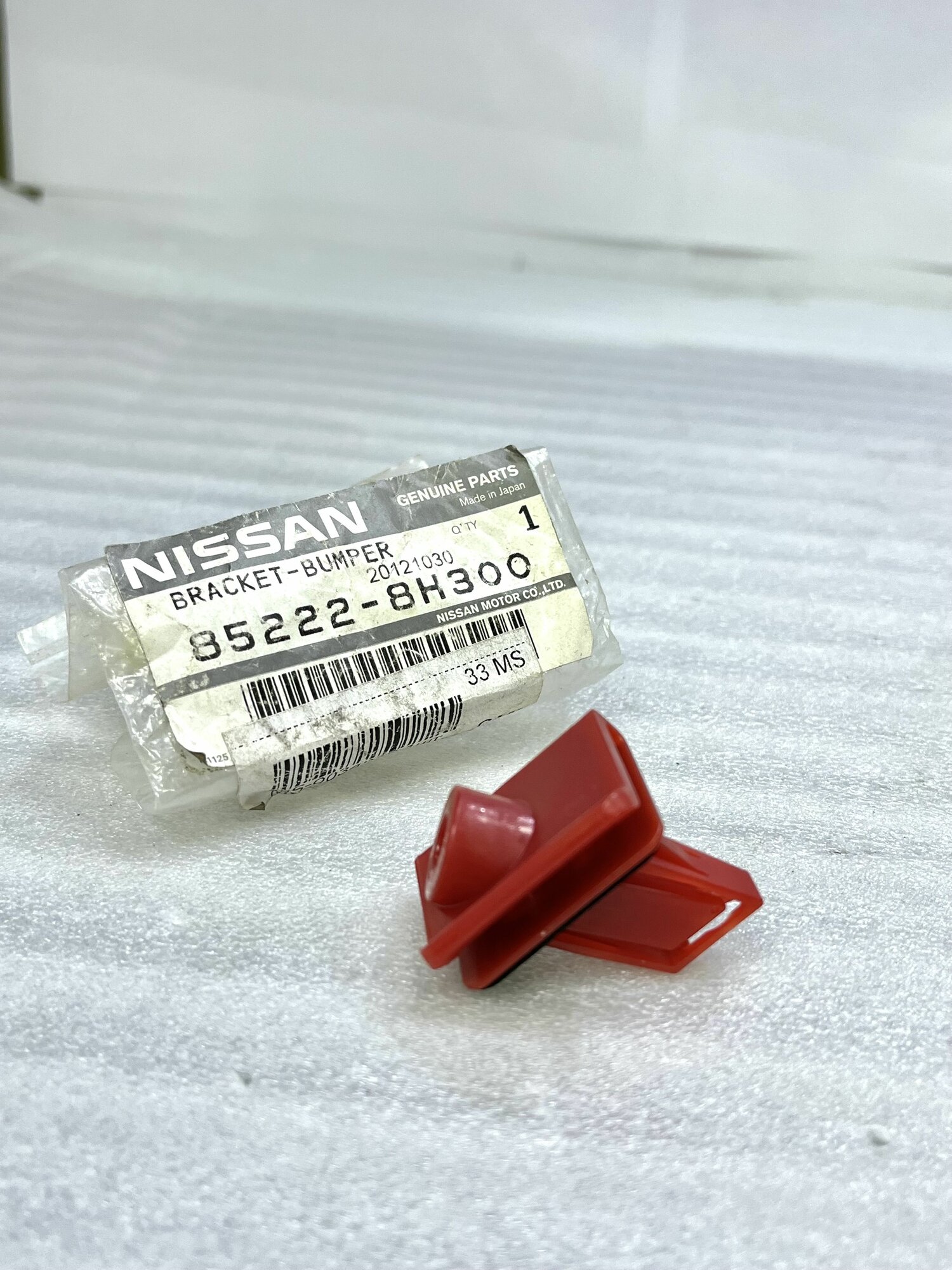 Кронштейн крепления заднего бампера правая Nissan арт. 85222-8H300
