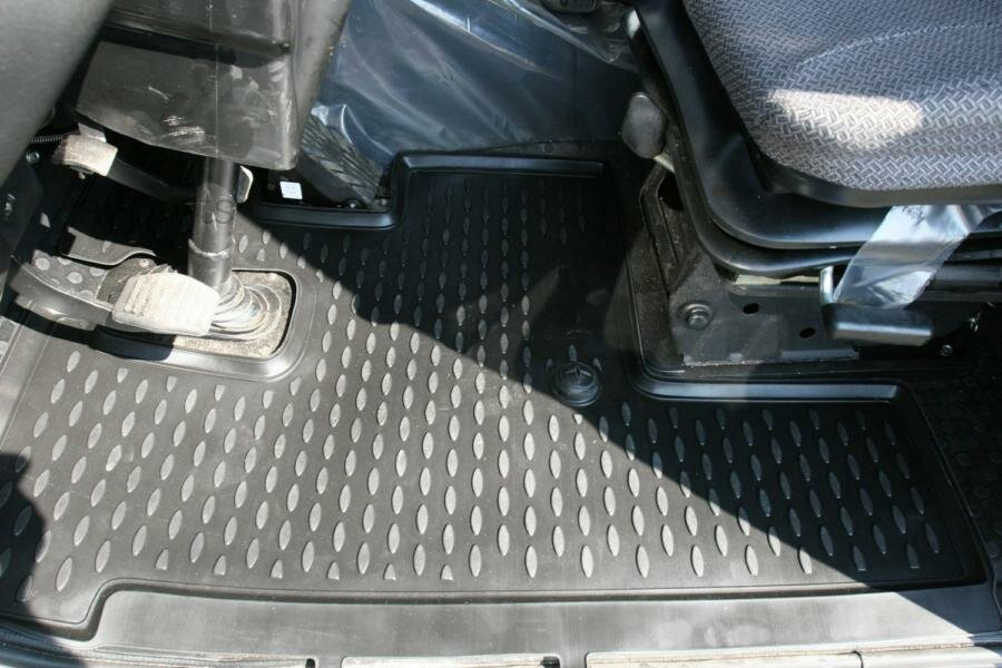 ELEMENT-AUTOFAMILY NLC5701210H Комплект резиновых автомобильных ковриков в салон МАЗ 6430 3 шт. (полиуретан)