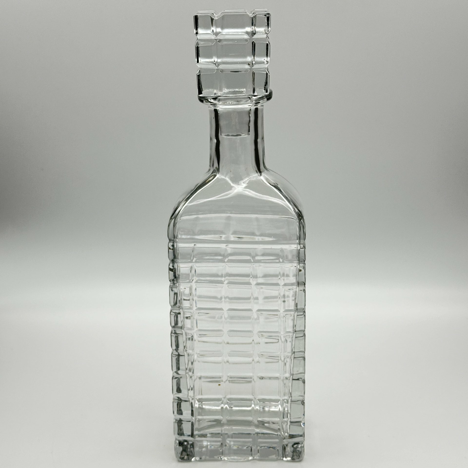 Графин (штоф) для крепких напитков, с резным геометрическим декором, хрусталь