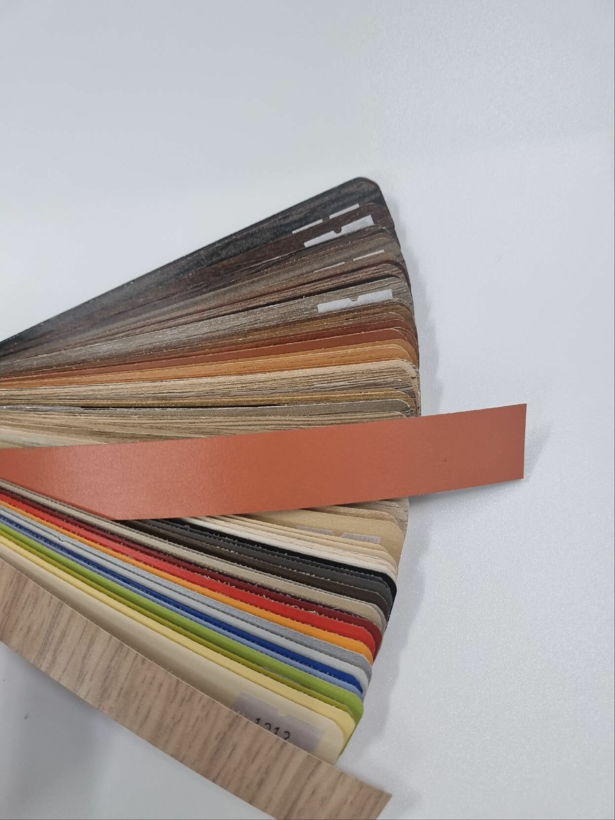 Кромка с клеем меламиновая для мебели Grajewo 19мм, клеевая Цвет Корал 1678, намотка 5метров