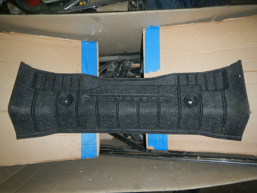 Б/У Обшивка багажника на заднюю панель, Nissan (Ниссан)-Тиана NISSAN TEANA (J31) (06-08) с разбора. порвана в местах креп...