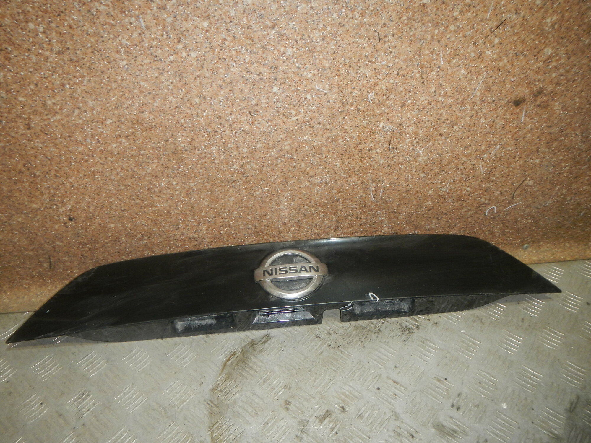Б/У Накладка двери багажника, Nissan (Ниссан)-QUASHQAI (13-) NISSAN QUASHQAI (13-) Царапины, трещина, сломано крепление....