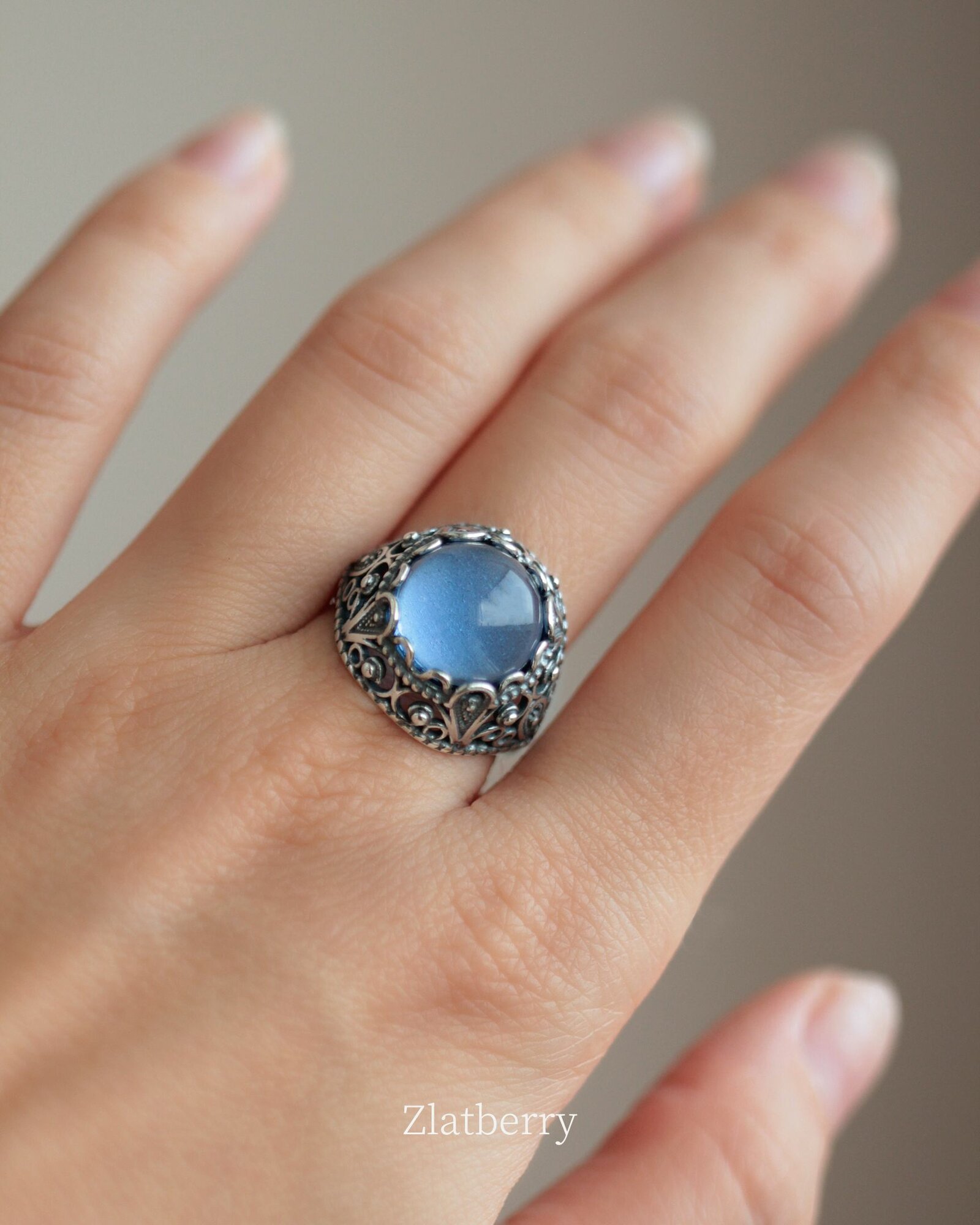 Кольцо тонкое, серебро, 925 проба, оксидирование, сапфир синтетический