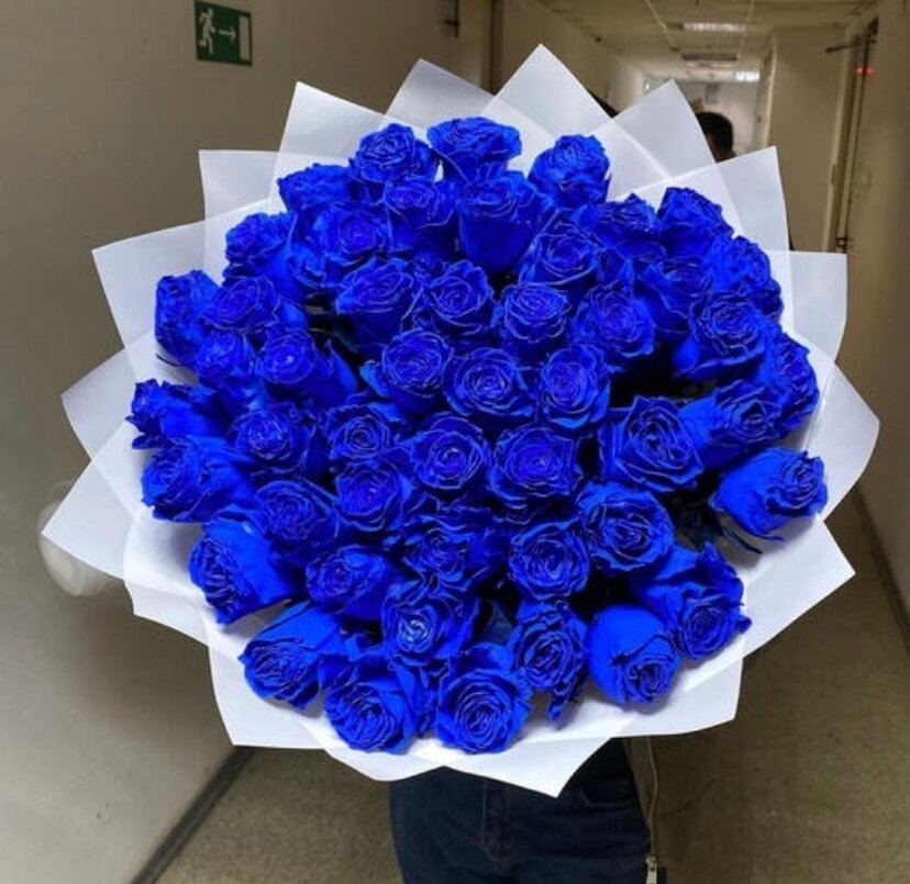 Букет живых цветов "Синие розы" NURA FLOWERS, 55 роз, высота 60 см