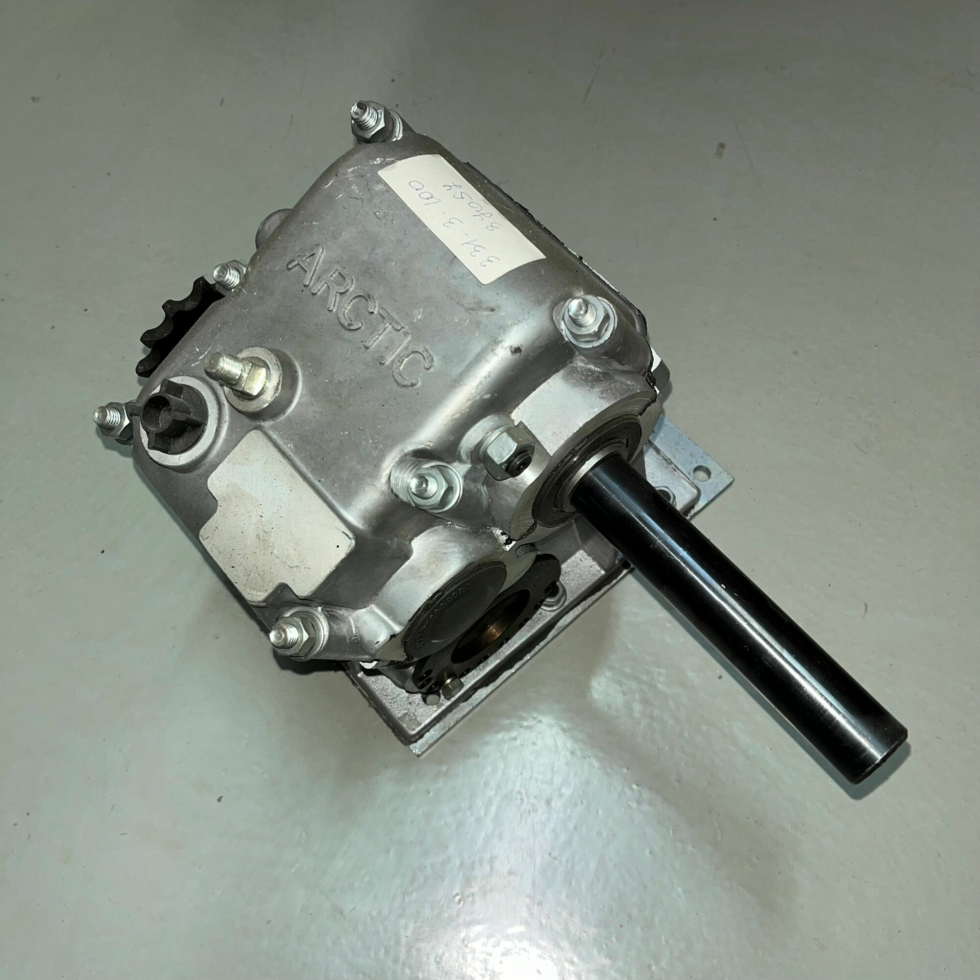 Коробка реверса мотобуксировщика с натяжным устройством