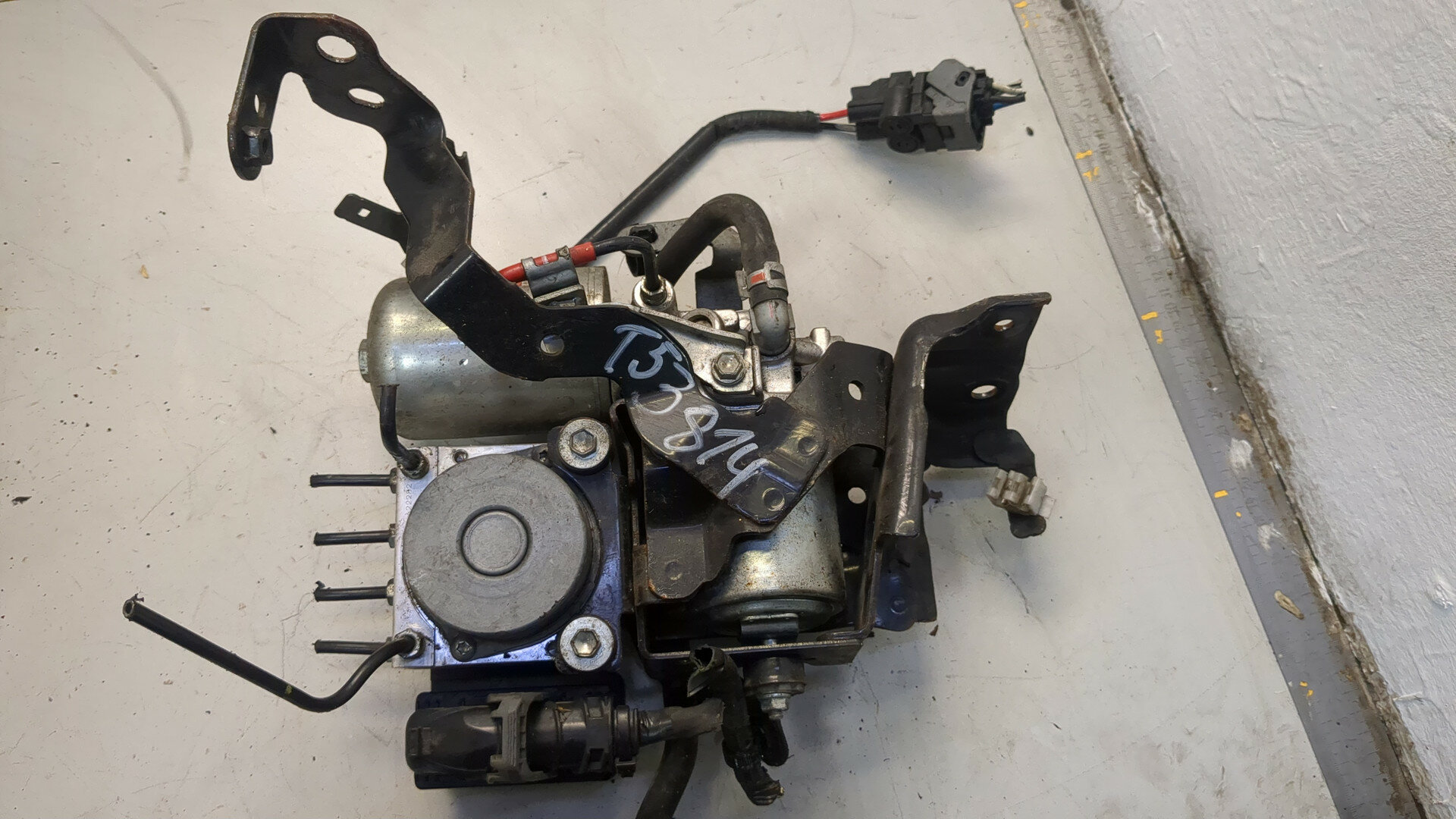 Блок АБС,насос Toyota Prius Б/У