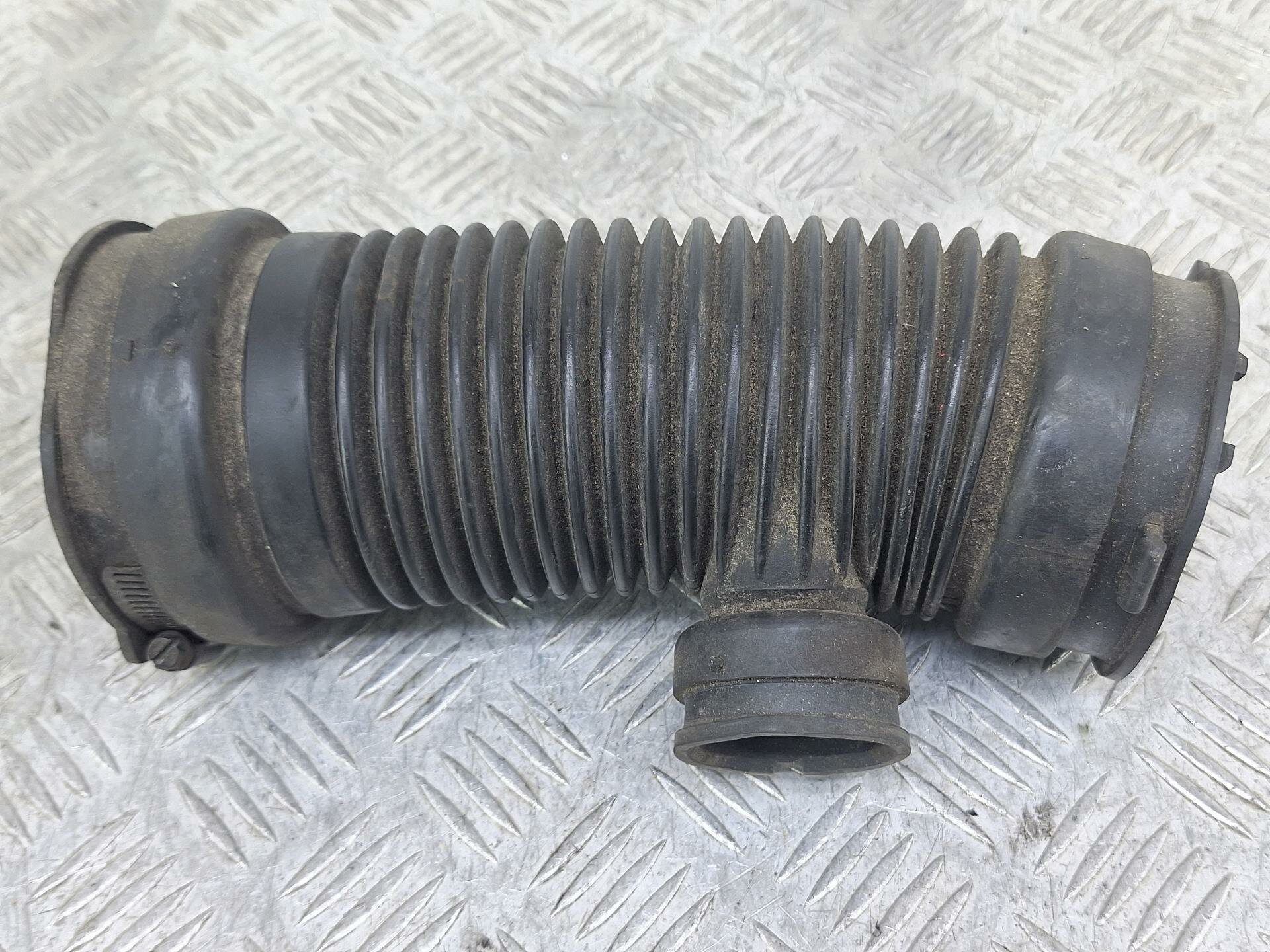 Патрубок воздушного фильтра Chrysler 300M 2002