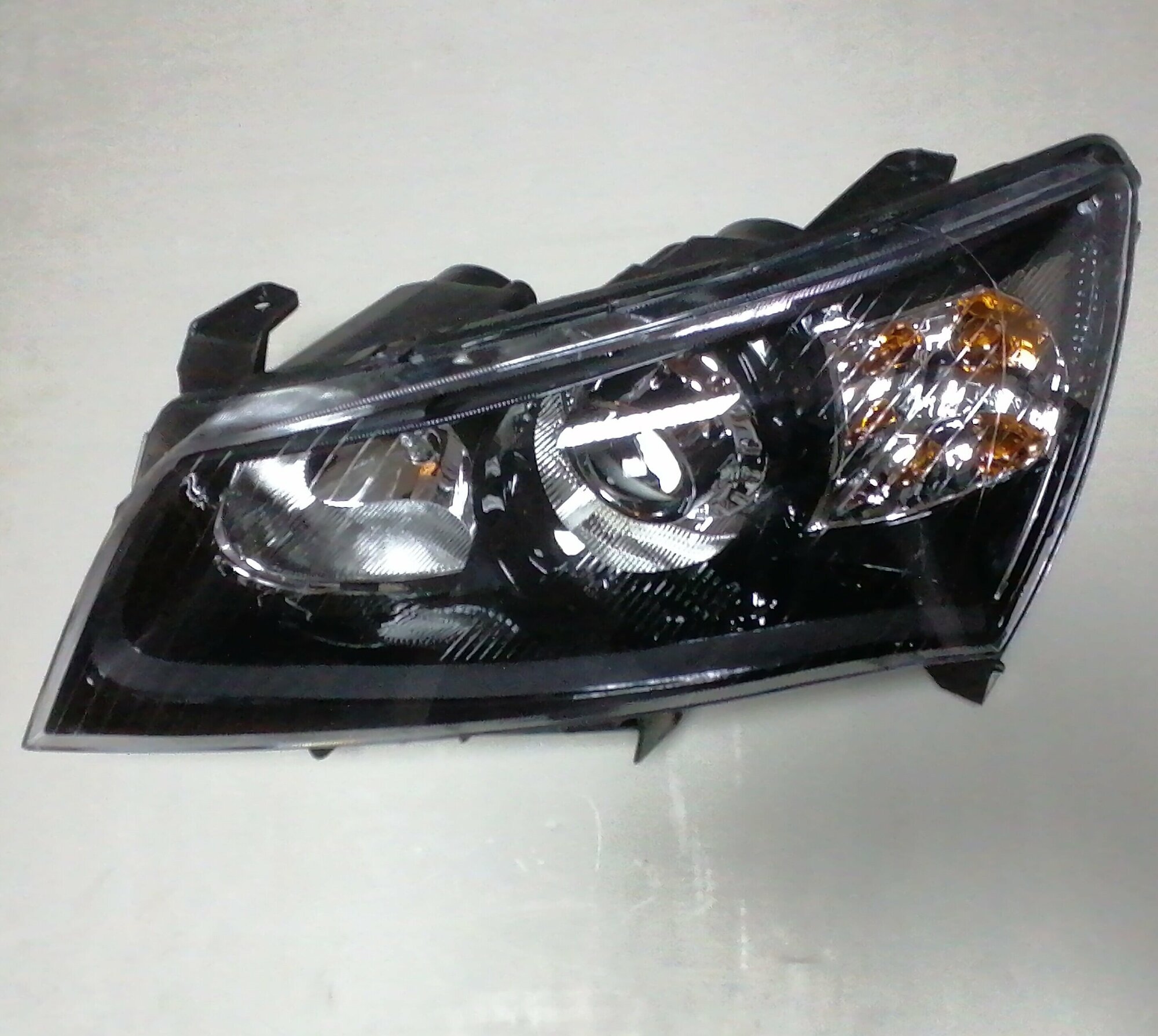Фара левая (черный отражатель) Geely Emgrand EC7 [1.8 16V 5MT седан] 1067003376