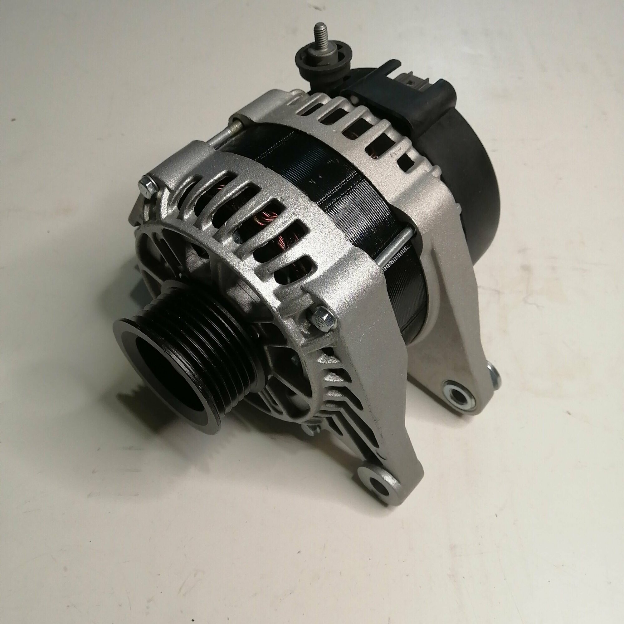 Генератор Geely Emgrand EC7 [1.5 16V 5MT хетчбэк] 1136000174