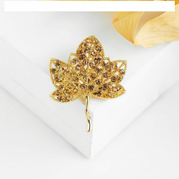 Брошь, стразы