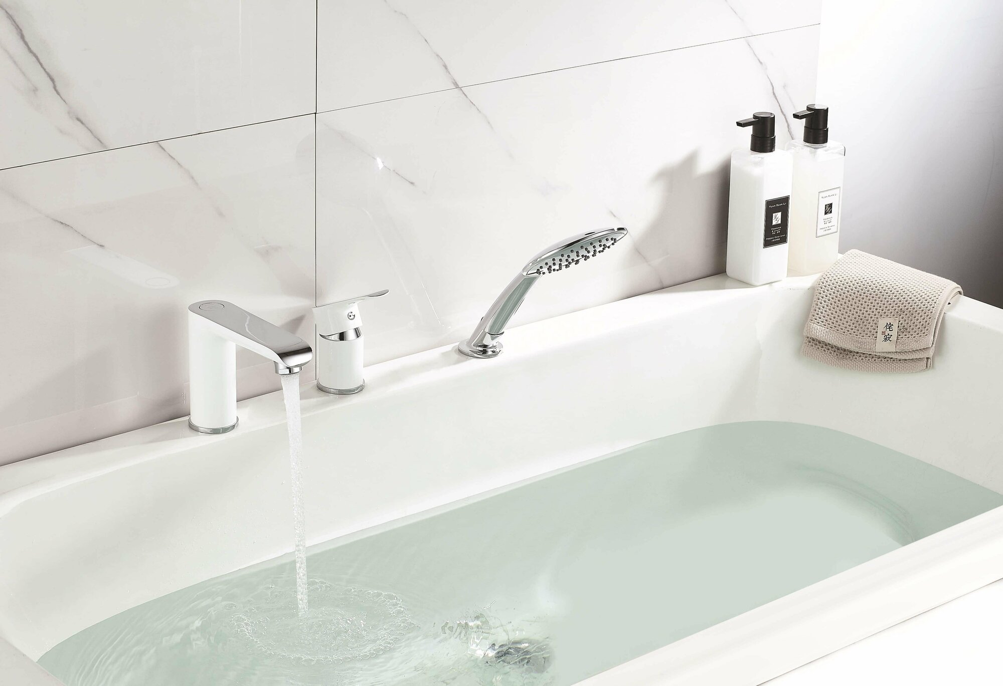 Смеситель Rossinka W40-39 на борт ванны