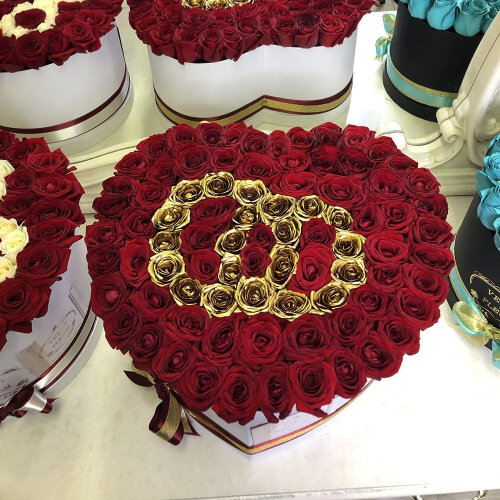 Букет роз "Обручальные Кольца", 101 роза, 25 см, в шляпной коробке