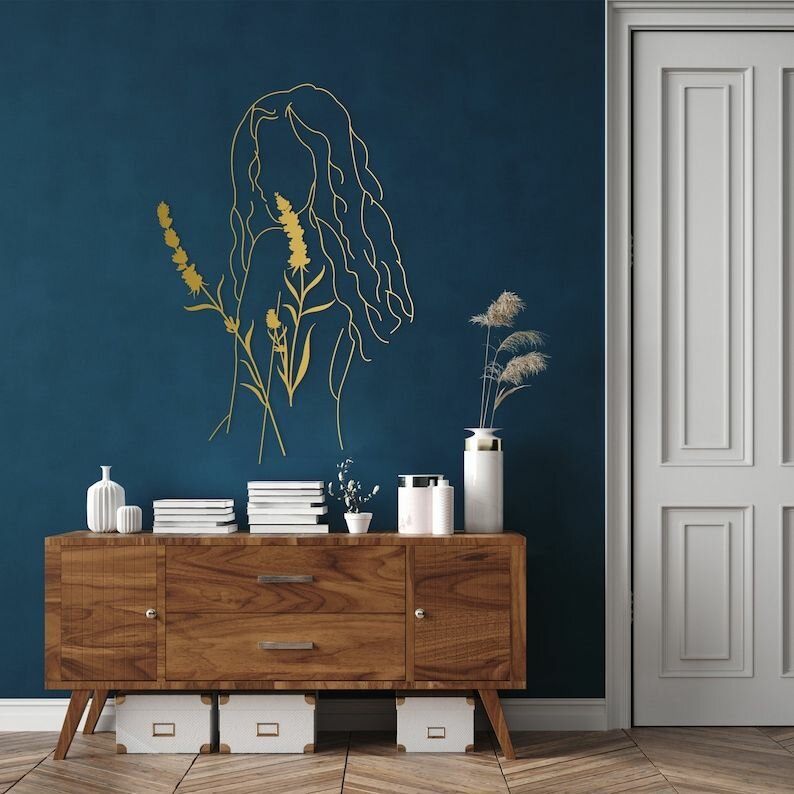 Декоративное панно деревянное, Девушка с лавандой (матовое золото)