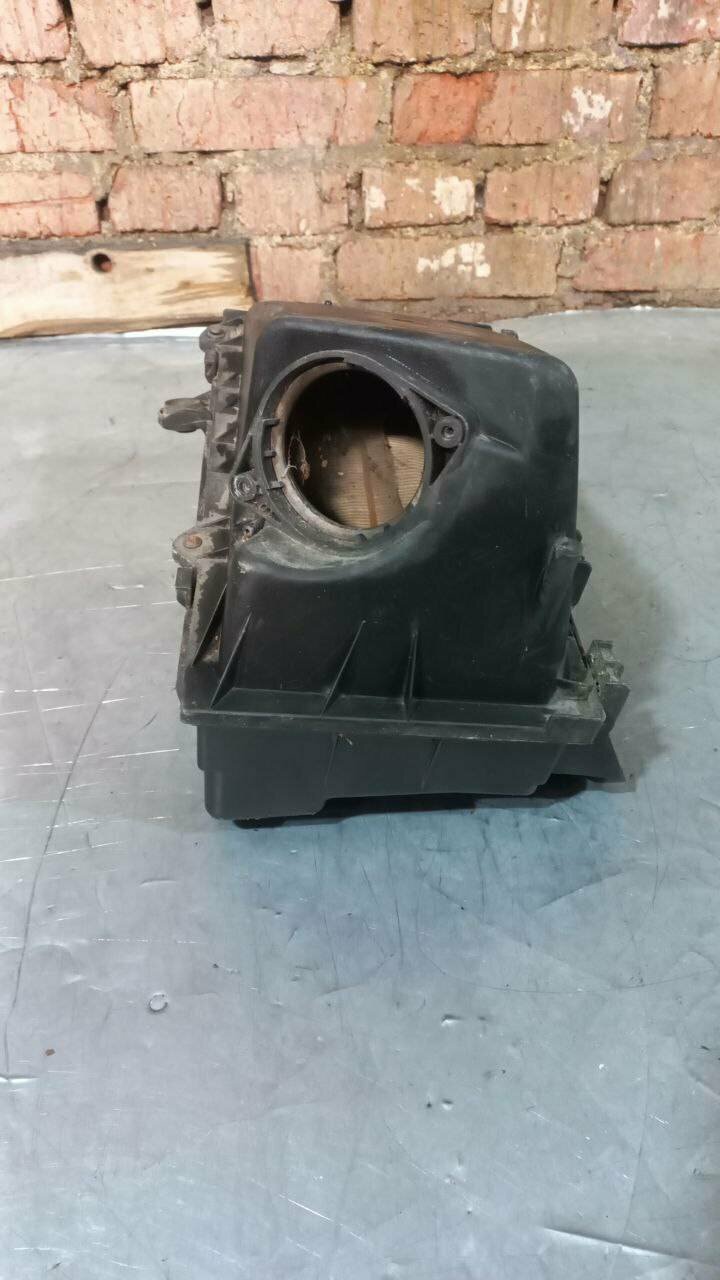 Корпус воздушногo фильтра Volkswagen Passat B5 1996 1J0129607N