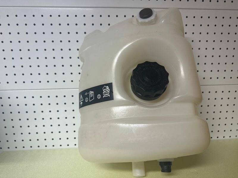 Бачок расширительный RENAULT MAGNUM EURO 3 с крышкой и датчиком (рено магнум)