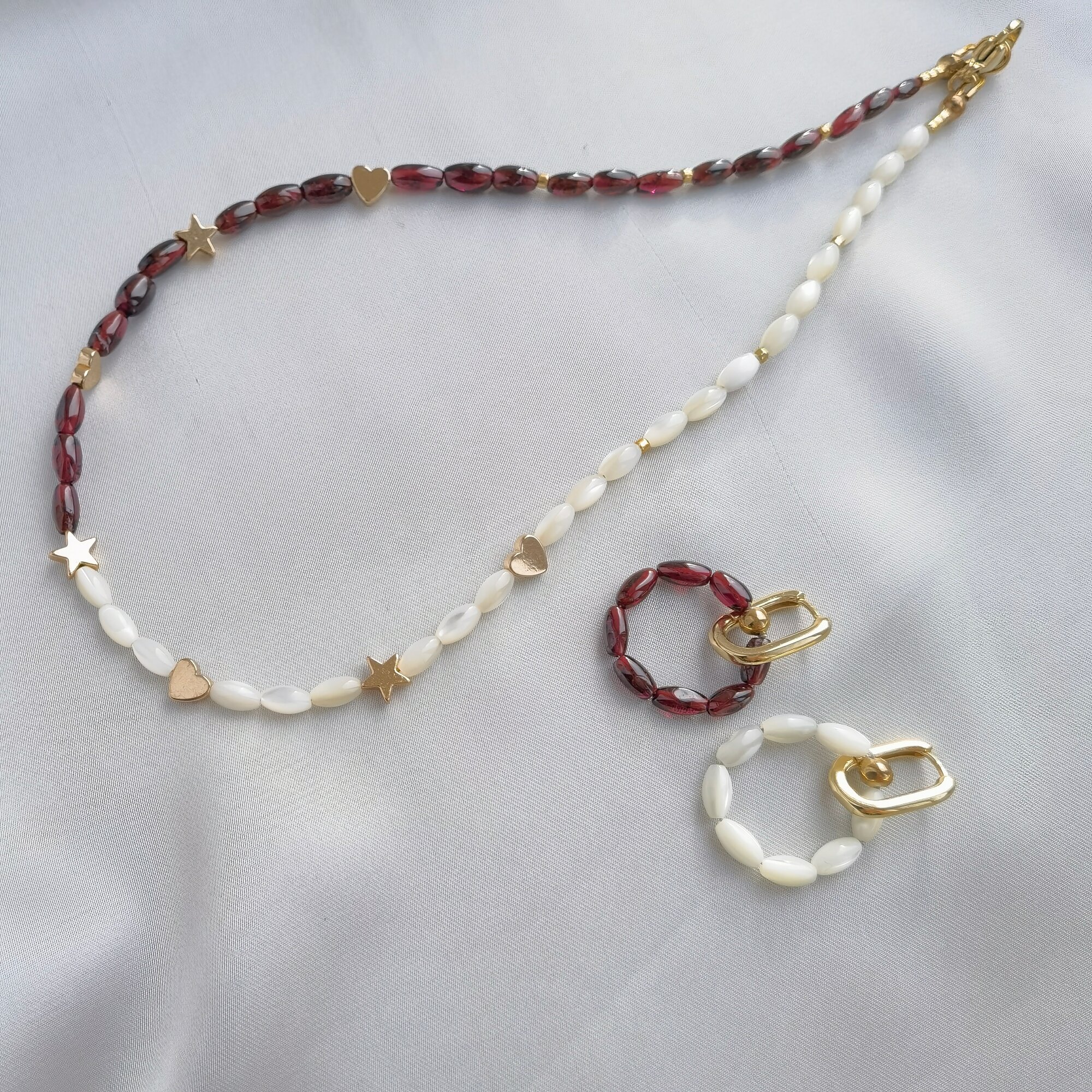 Комплект бижутерии: колье, серьги, перламутр, гранат