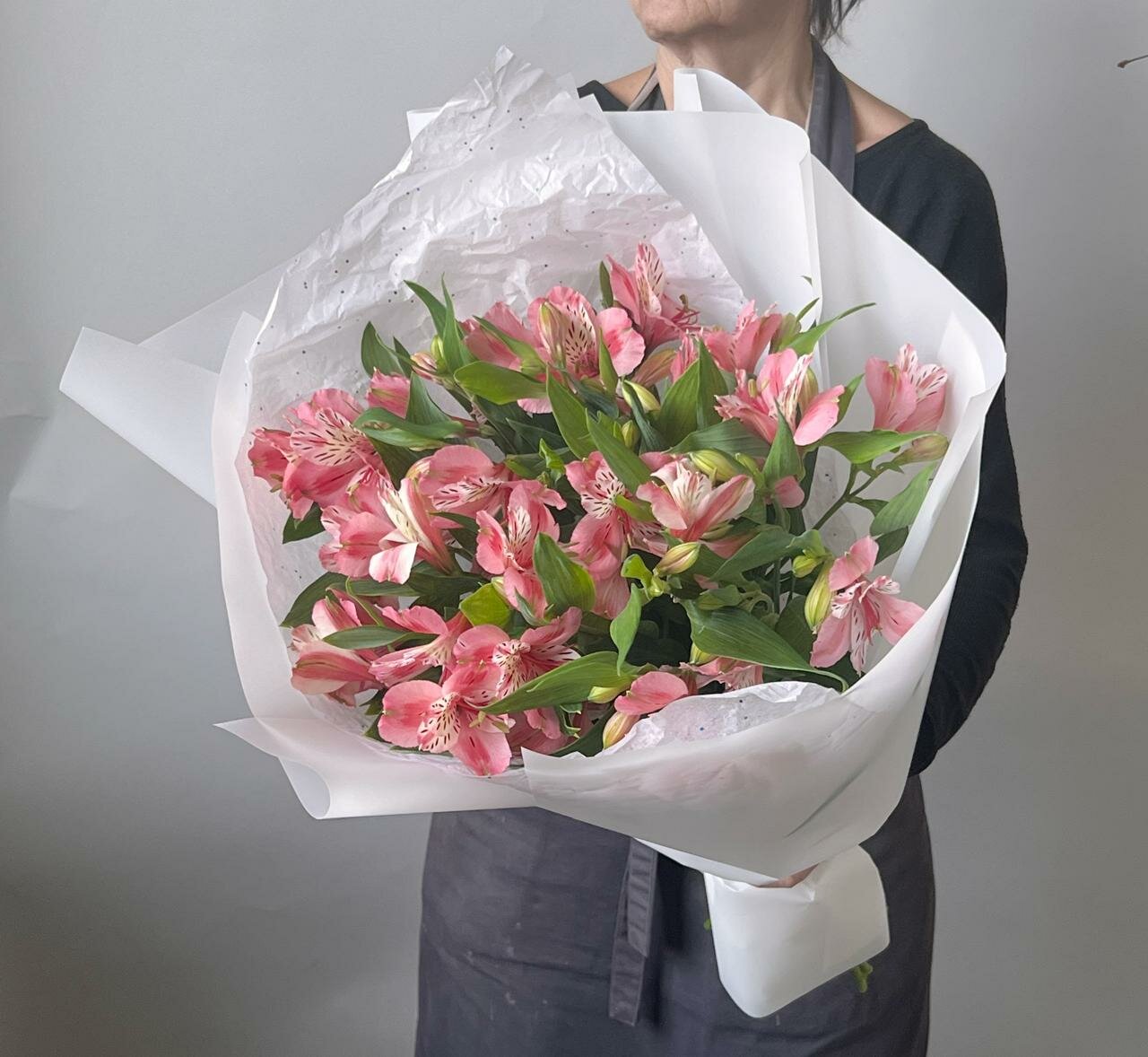 Букет из альстромерии "Альстромерия", монобукет, на стеблях, 9 цветов, розовый, 40 см